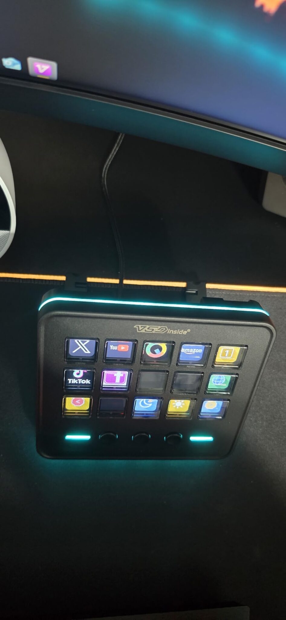 8 Best Stream Decks for Streamers (April 2026) Expert Picks