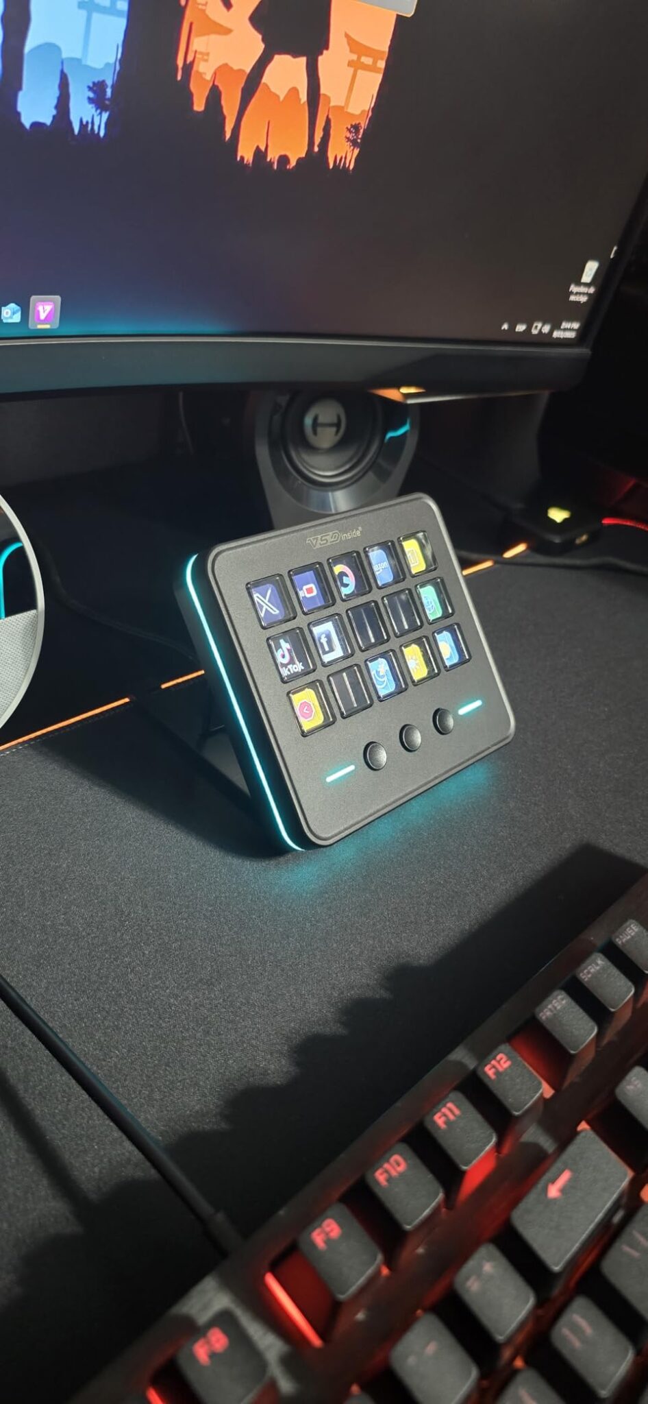8 Best Stream Decks for Streamers (April 2026) Expert Picks