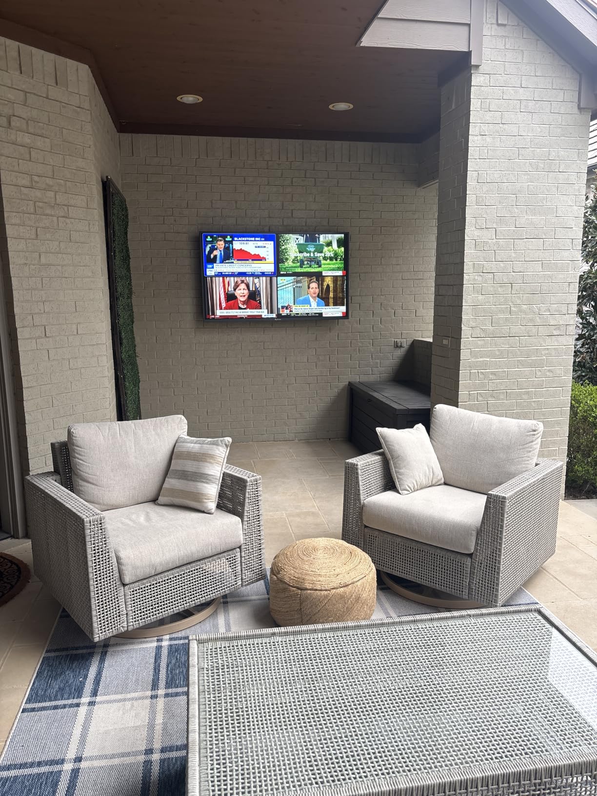 10 Best Weatherproof Outdoor TVs for Patio Gaming (March 2026)