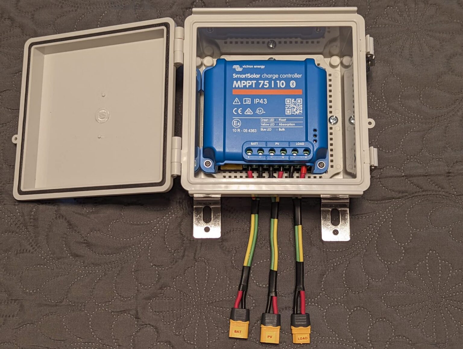 10 Best MPPT Solar Charge Controllers for DIY Systems (April 2026)